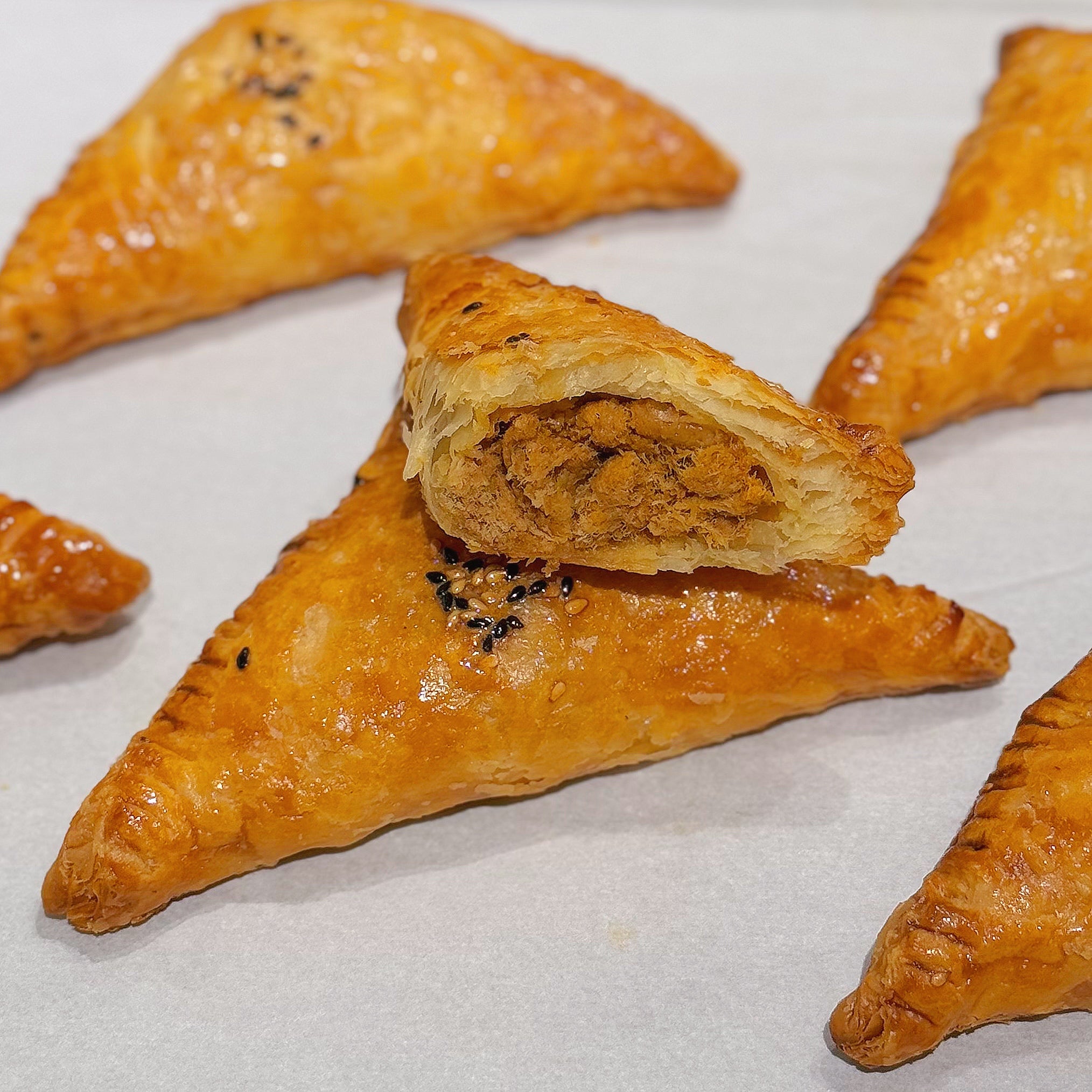 Rendang Chicken Puff – Swish Rolls
